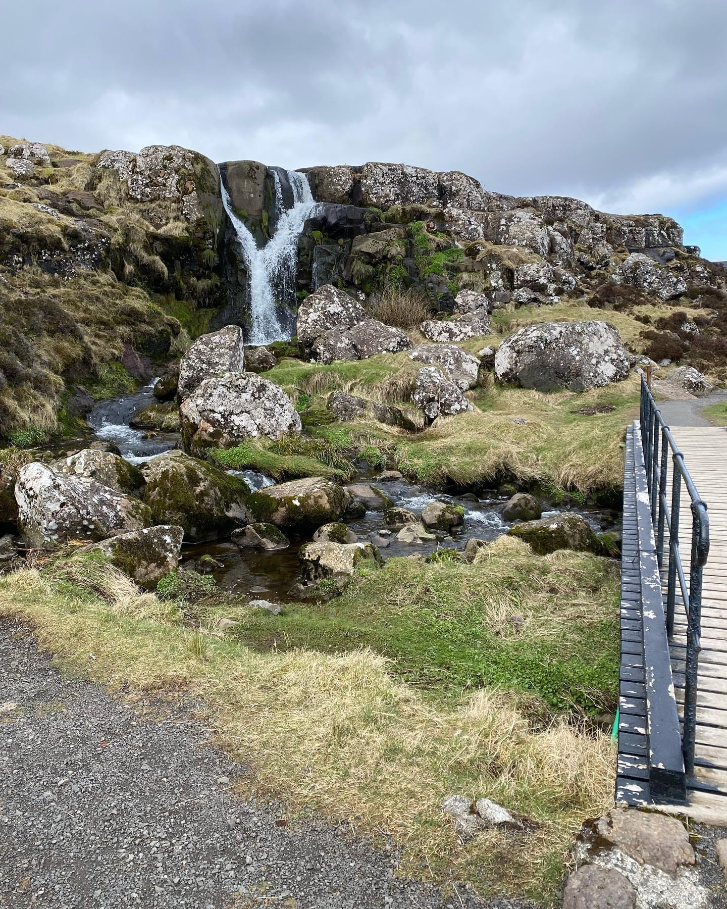 Seinnapartin vóru vit gongutúr undir Svartafossi, niðan millum Gilja ...
